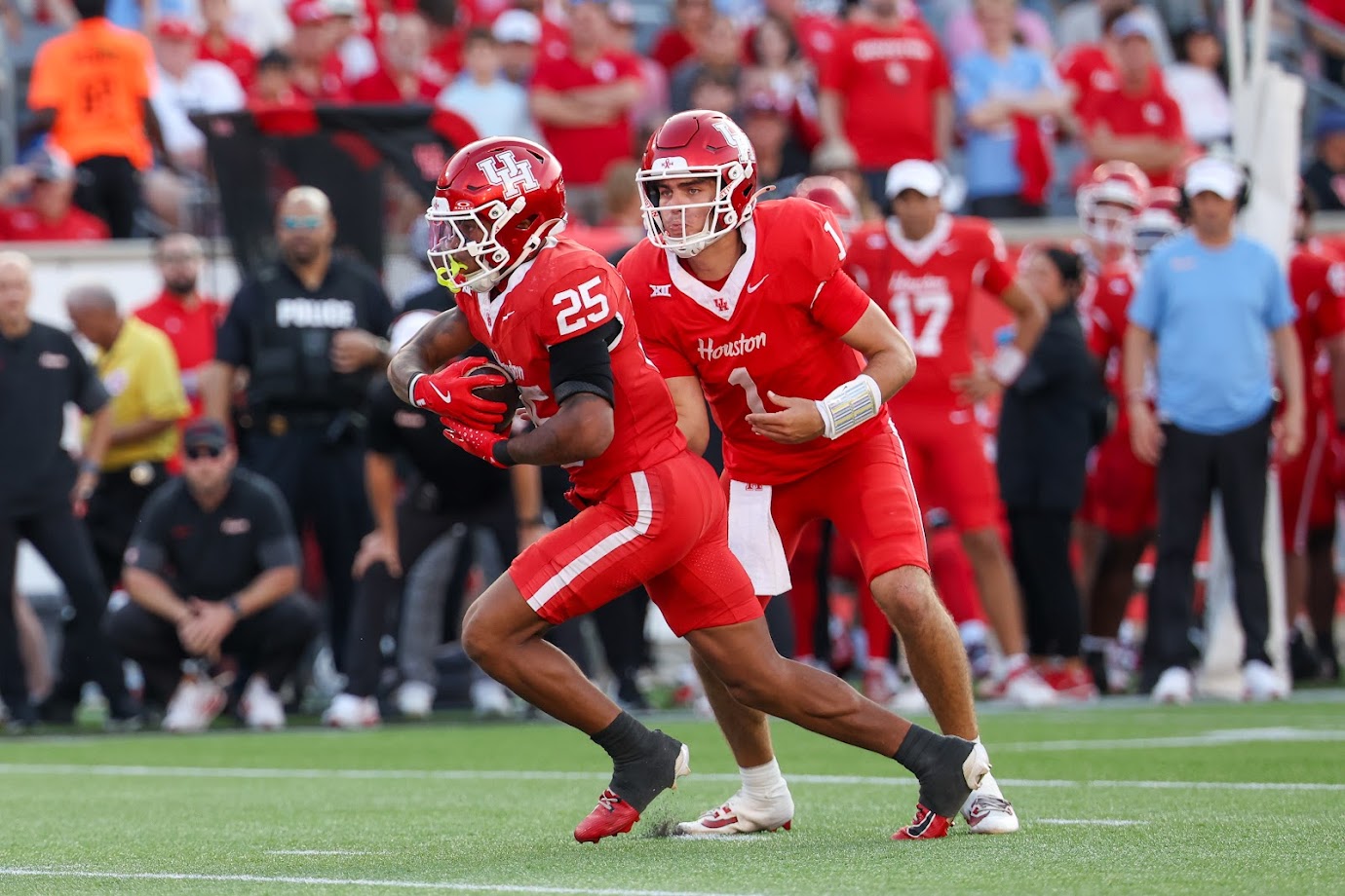 DJ Butler takes the exchange from Conner Weigman » GoCoogs.com