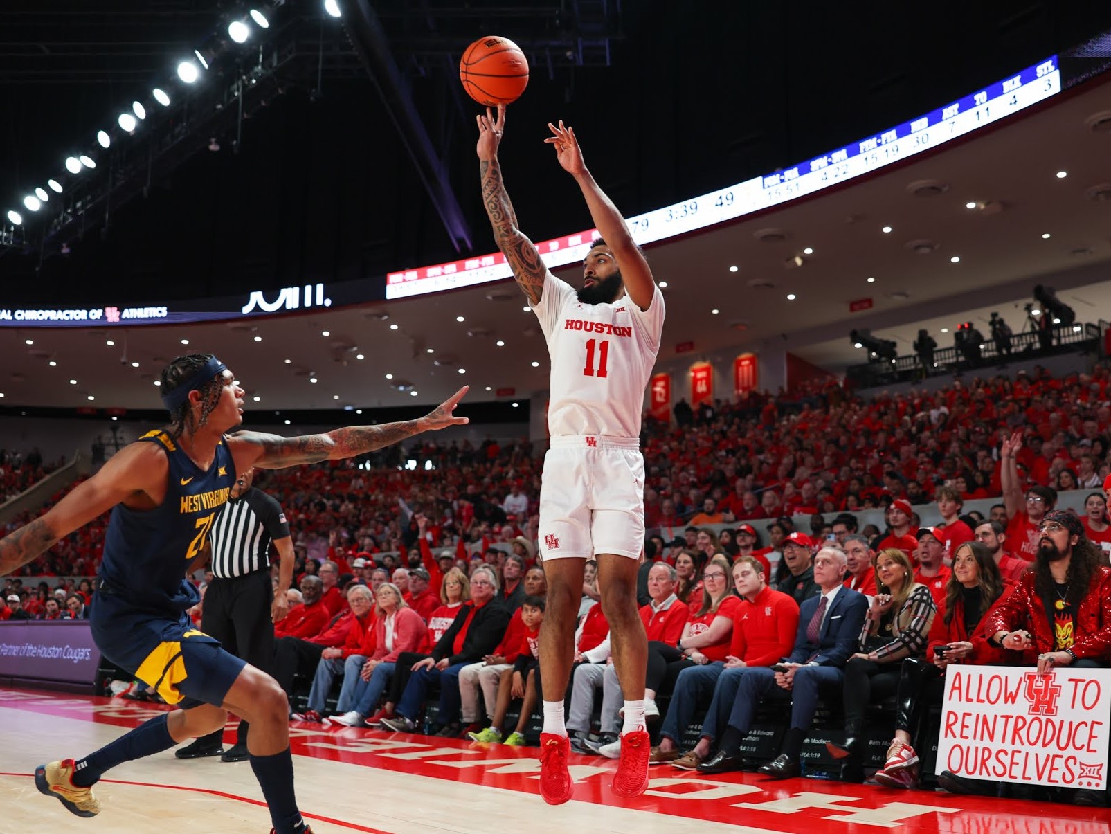 Damian Dunn launches a three over Battle » GoCoogs.com