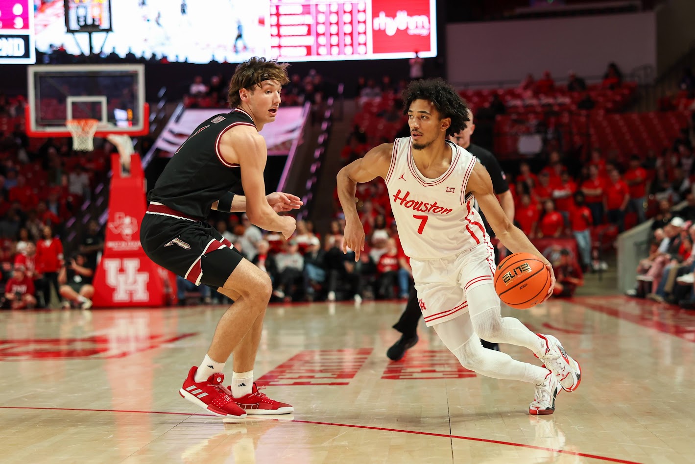 Milos Uzan drives to the lane » GoCoogs.com